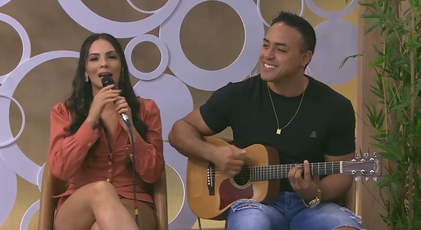 Muita música e diversão com a cantora Day Oliveira
