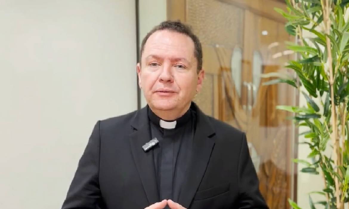 Padre Rafael Solano faz declaração sobre morte de adolescentes em ataque