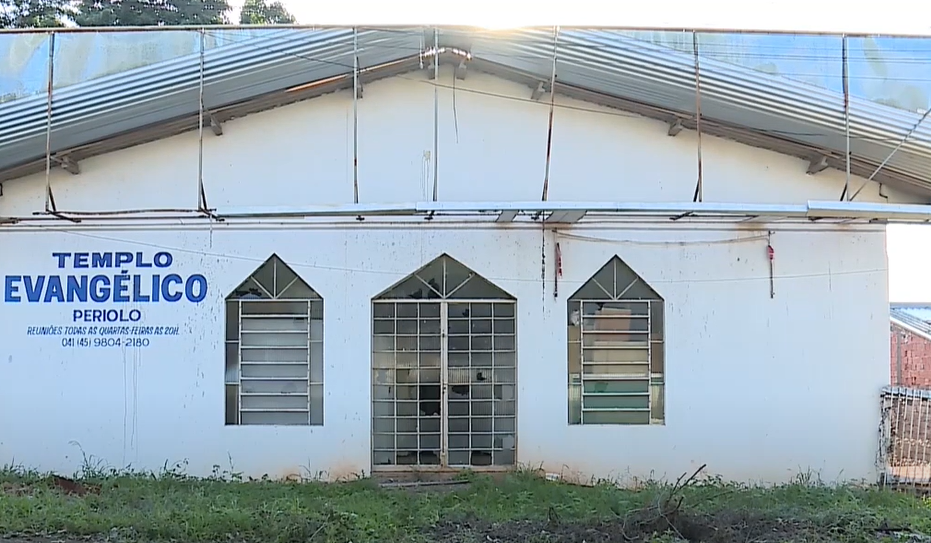 Moradores do Periolo reclamam de imóvel da prefeitura abandonado