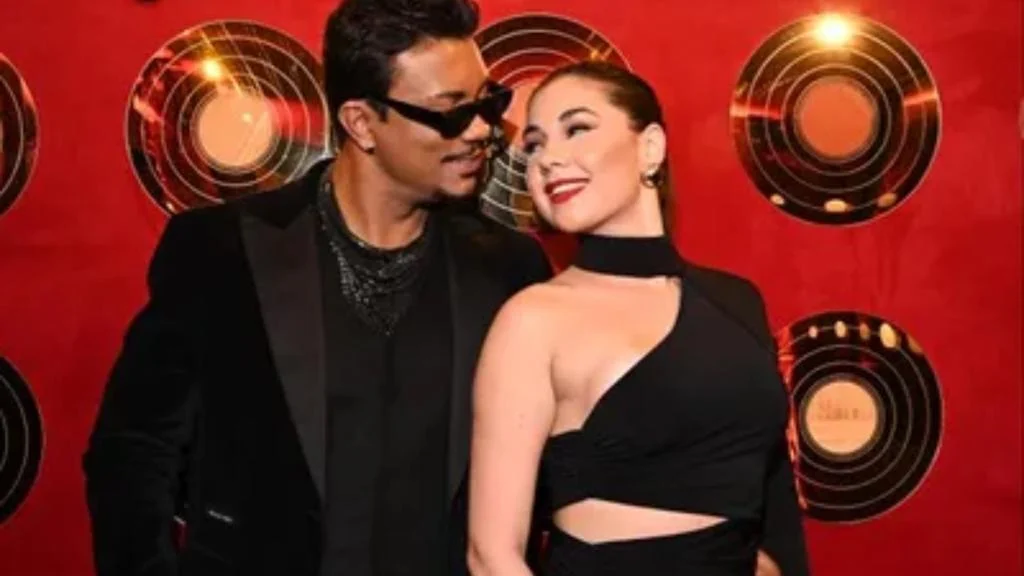 Xamã faz primeira aparição pública com a namorada