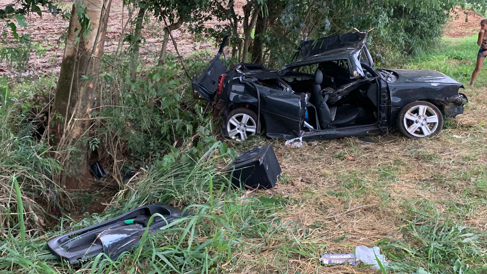 Duas pessoas tem ferimentos graves em acidente na PR-180 em Rio do Salto