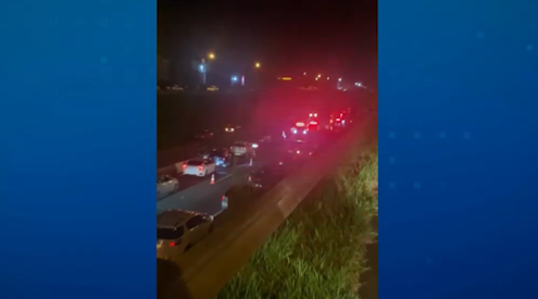 Carro capota, atinge outro veículo e termina com um motorista ferido na ...