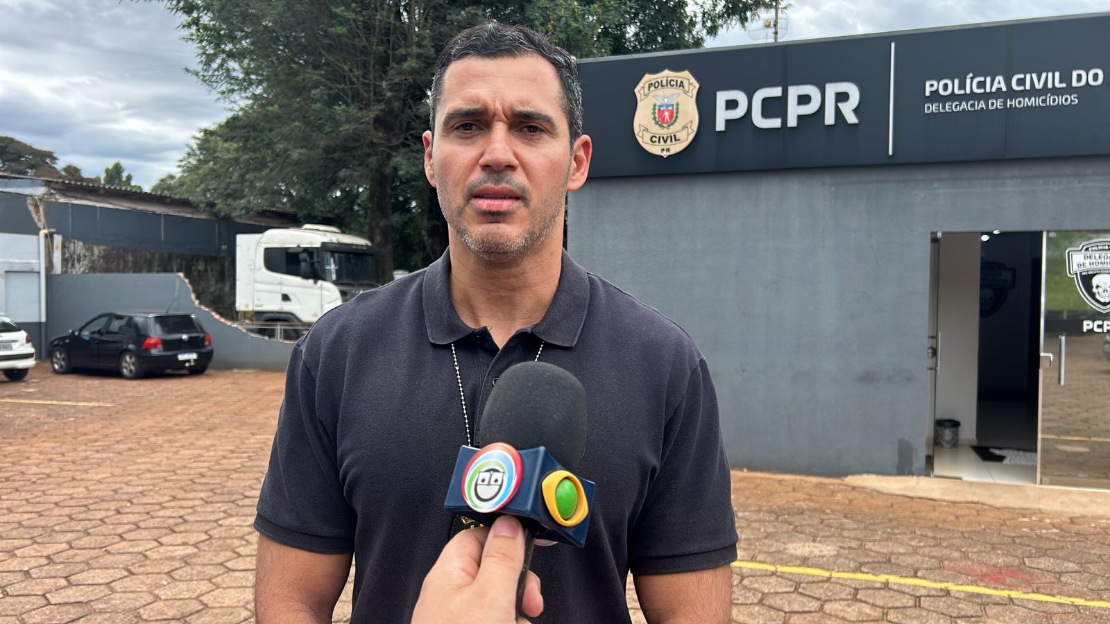 Segundo a DH, faca ficou cravada no tórax de vítima de feminicídio em ...