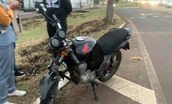 Três pessoas ficam feridas em acidente entre motocicletas na PR-445