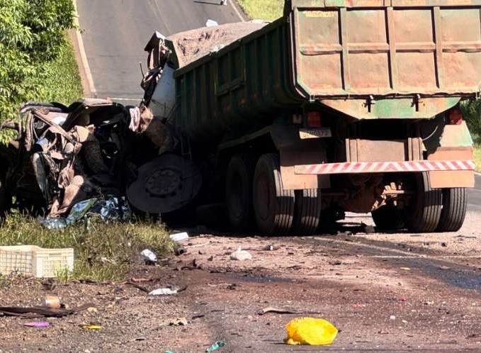 Duas pessoas morrem em grave acidente na BR-163 em Barracão