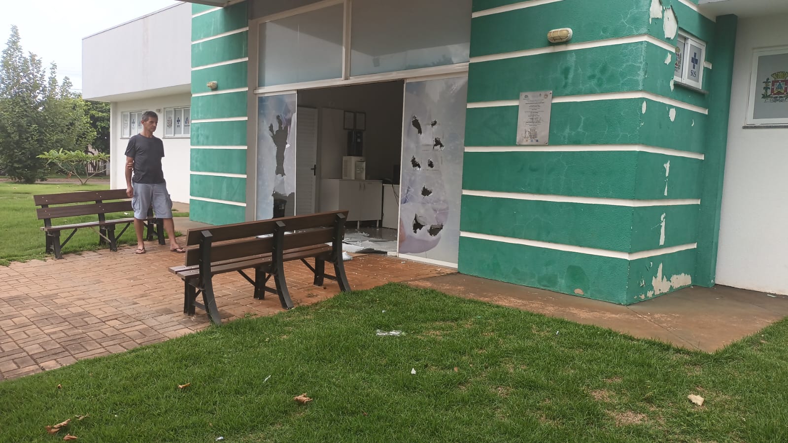 Homem é detido após destruir portas da UBS Eclea Wolf em Corbélia