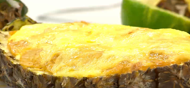 Aprenda a fazer frango tropical com abacaxi e queijo gratinado