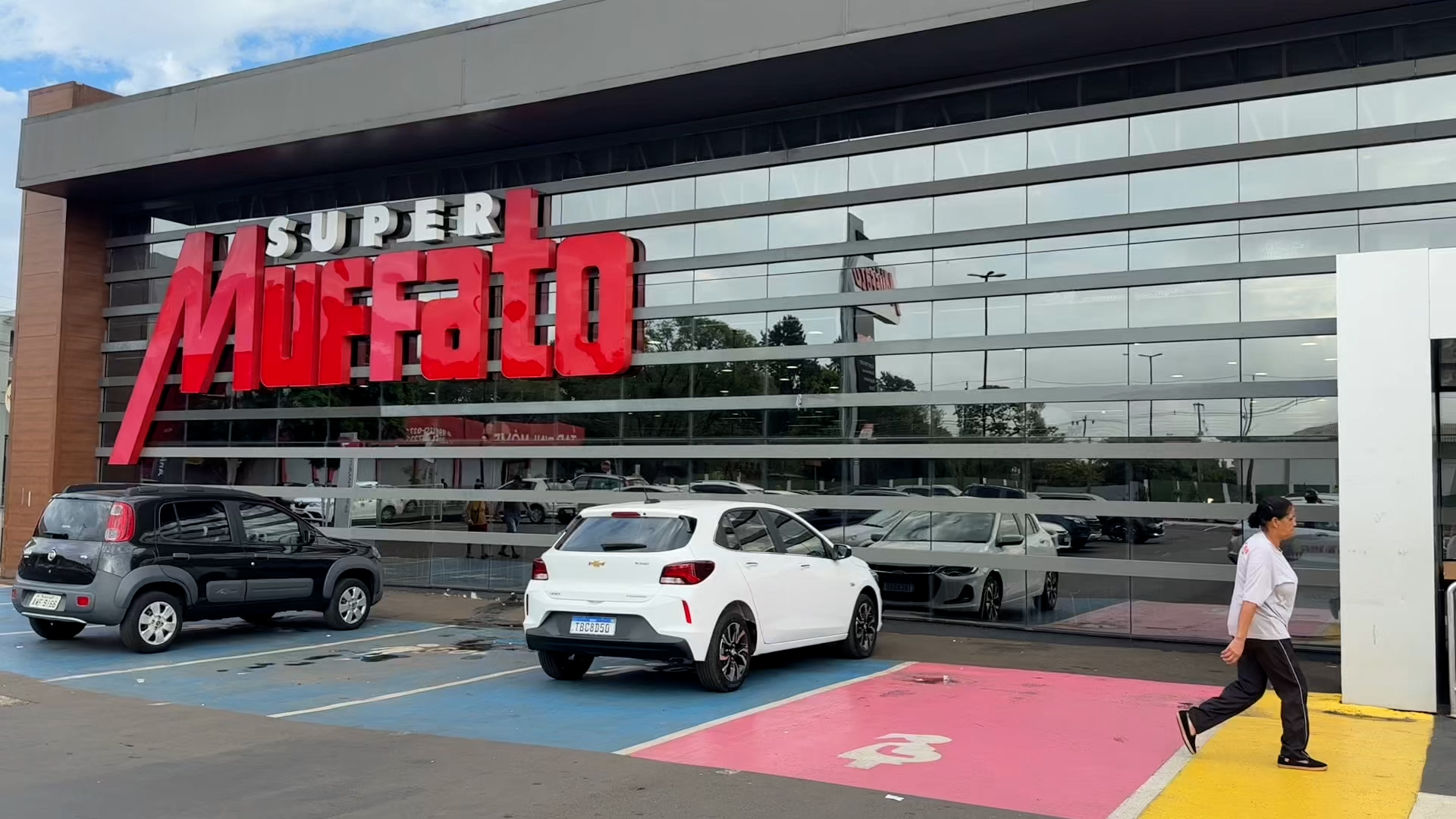 Grupo Muffato abre 200 vagas de emprego em Foz do Iguaçu