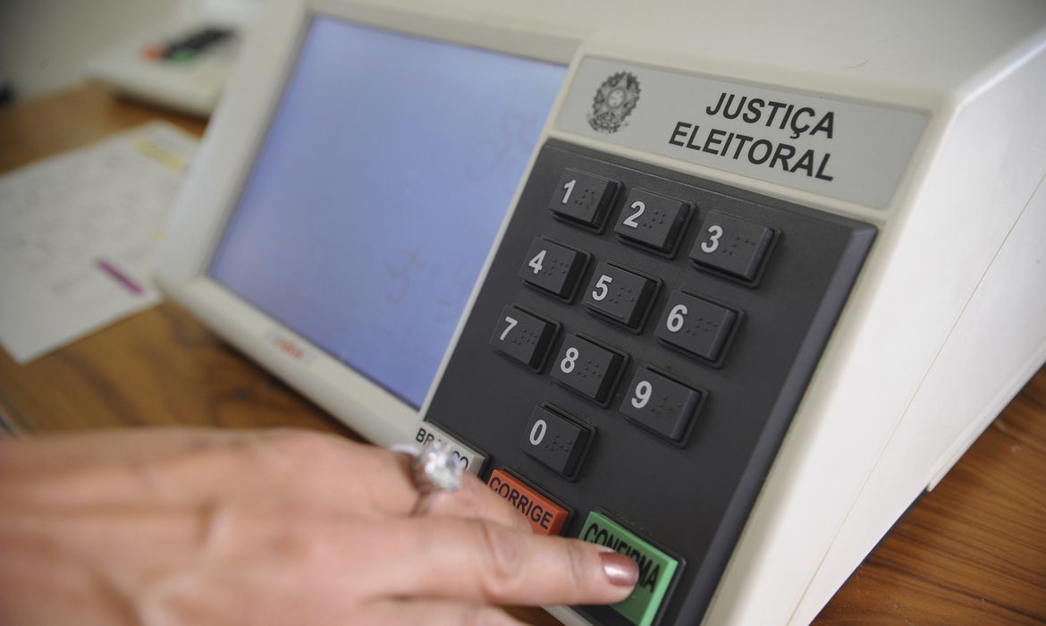 Três deputados federais de Londrina são eleitos neste domingo