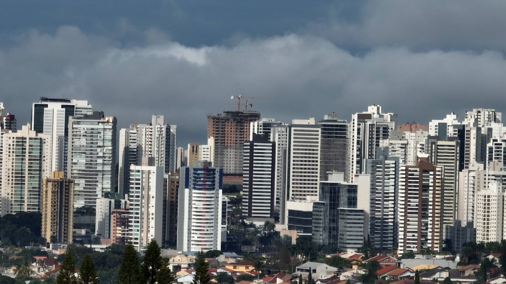 Fim de semana deve ter chuva e temperaturas amenas em Londrina