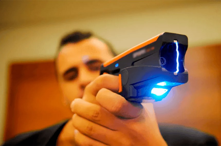 Projeto autoriza e regula uso de 'tasers' pelos cidadãos