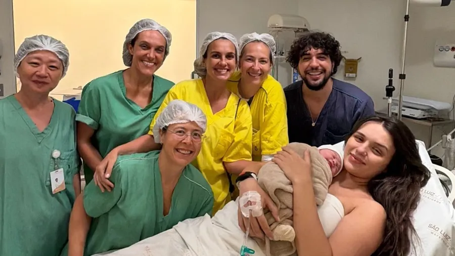 'Parto durou 40 horas', diz Nattan após nascimento de filha com Kalimann