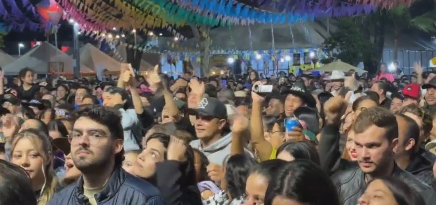Luan Pereira encerra Festa Junina de Ibiporã com grande público